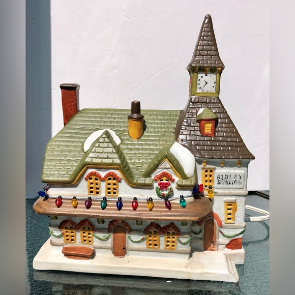 Lemax | Holiday | 992 Lemax Hearthside Village Porcelain Lighted Ridley ...